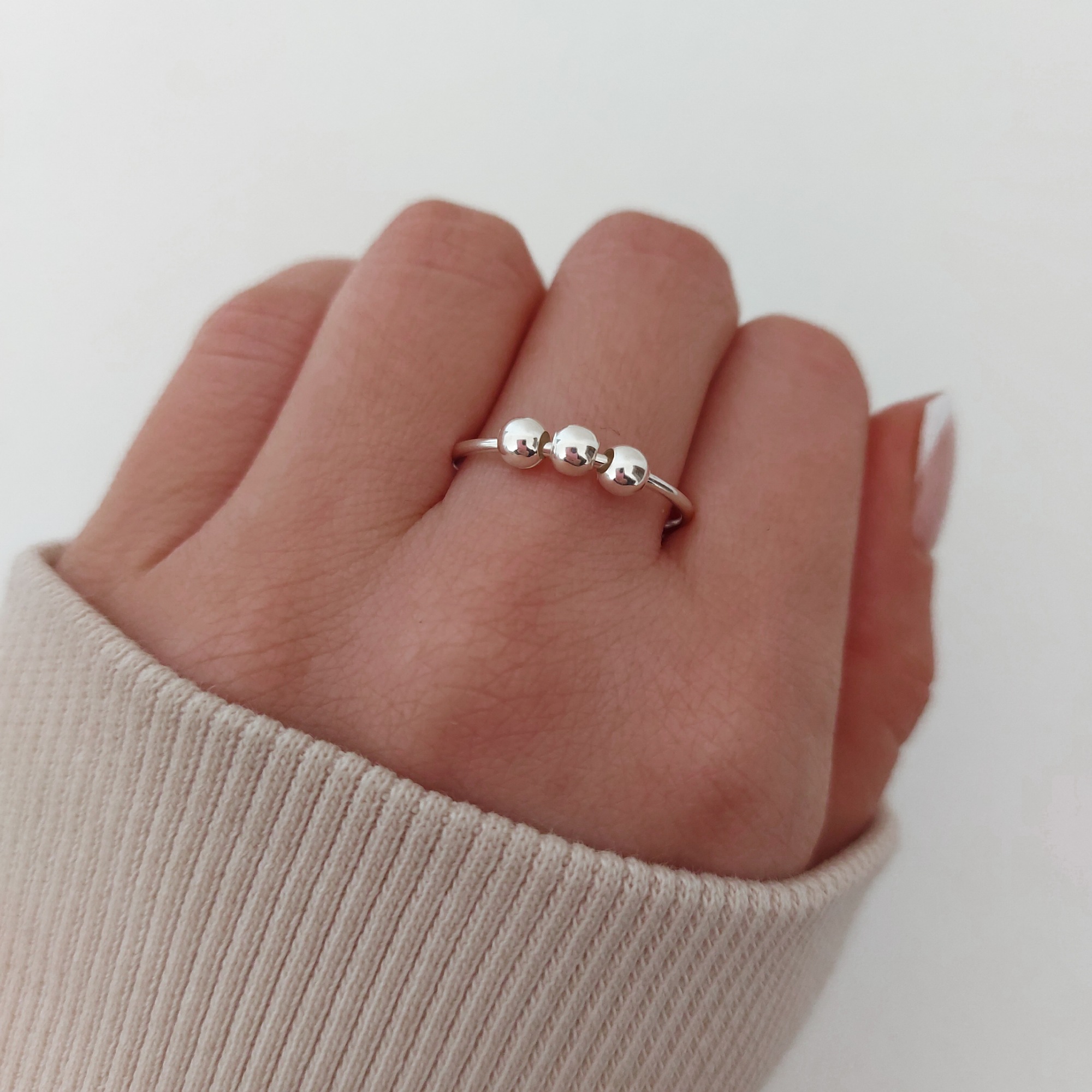 Anillo antiestres bolita triple - Atika Joyas